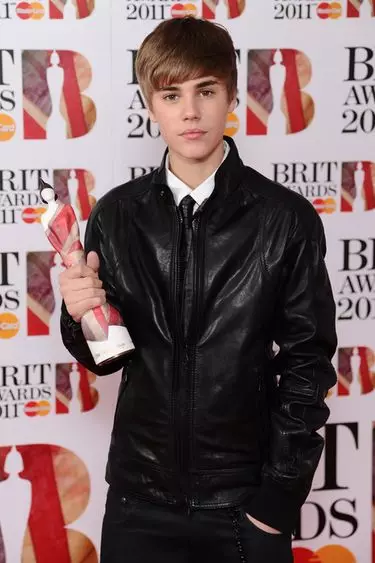 Justin Bieber, 'Artist Datguddiad' yng Ngwobrau Brit 2011