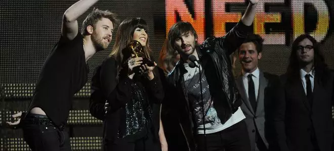 Grammy-verðlaunin 2011 kóróna Lady Antebellum og Arcade Fire