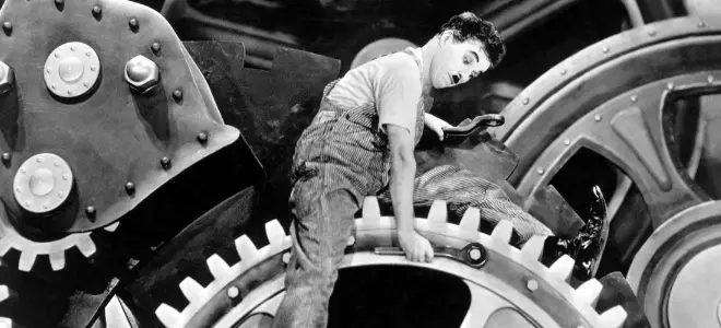 A nagyszerű Charlie Chaplin első hangos filmje ma 75 éves 42627_1