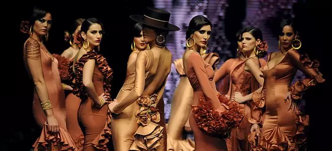 Pontšo ea feshene ea Vicky Martín Berrocal ho 2011 International Flamenco Fashion Show e Seville