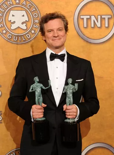 Si Colin Firth, nga gihatagan sa Screen Actors Guild, nangulo sa Javier Bardem sa 2011 Oscars