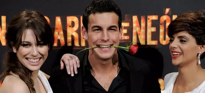 Mario Casas සහ Blanca Suárez, 'Carne de Neon' ඉදිරිපත් කිරීමේදී ඉතා ආදරයෙන්