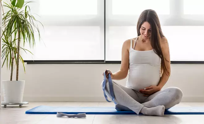 Hamileler için uygun yoga duruşları: Bir rutine sahip olmanın faydaları
