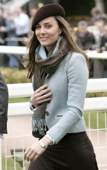 Kate Middleton, la estonta Princino de Anglio, festas sian 29-an naskiĝtagon kun sia familio