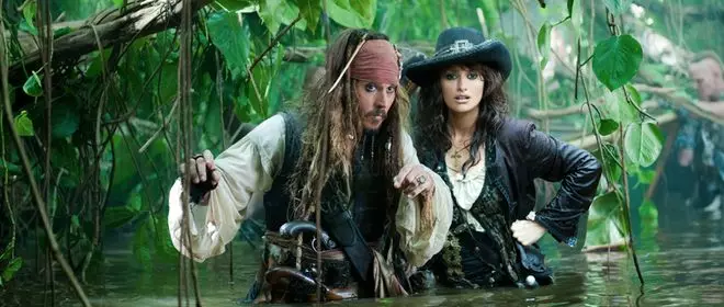 Penélope Cruz, die op het punt staat te bevallen, speelt het in 'Pirates of the Caribbean 4'