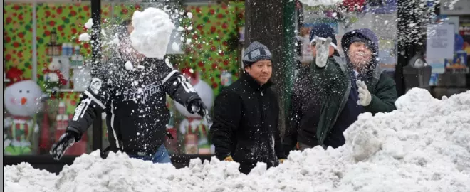 New Yorkers hebben plezier in de sneeuw