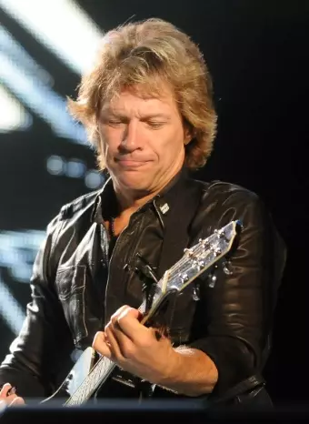 Jon Bon Jovi egy koncert alatt