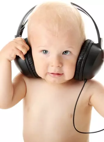 Manfaat musik kanggo perkembangan bayi