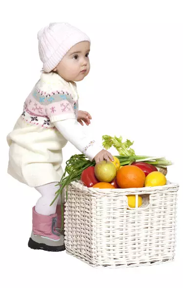 بچوں کے لیے اچھی طرح سے دھوئے ہوئے پھل اور سبزیاں