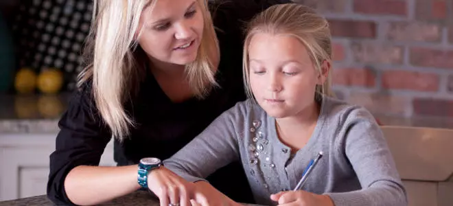 Съвети как да накарате децата си да си вършат сами домашните
