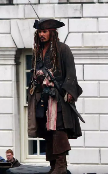 Johnny Depp ing Pirates of the Caribbean 4