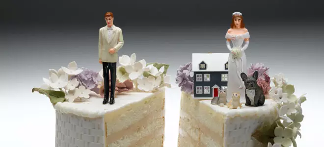 Divorce in times of crisis