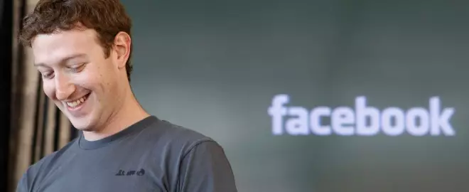 Mark Zuckerberg ciontach i 20% de cholscaradh sna Stáit Aontaithe