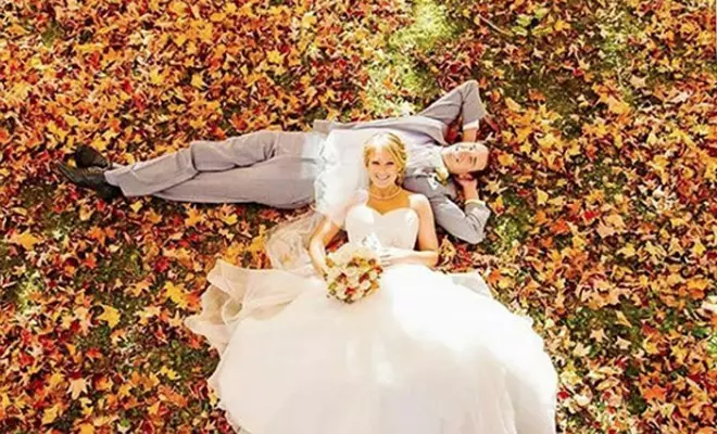 Zabawne zdjęcie ślubne na jesień