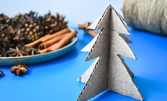 How to make Christmas decorations with recycled materials