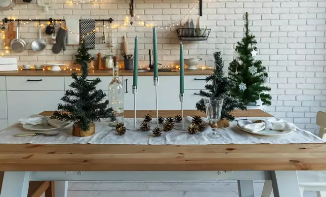Ide orisinal untuk mendekorasi meja Anda saat Natal