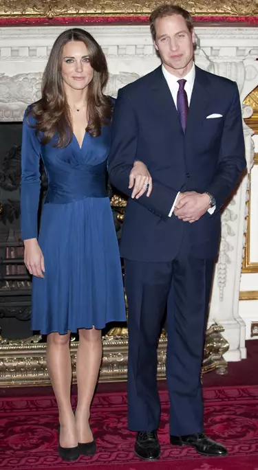 Kate Middleton kaj Princo Vilhelmo de Anglio en la tago de la peto