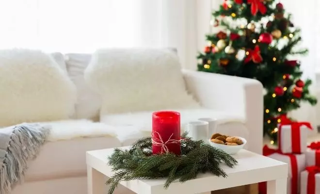 クリスマスにコーヒーテーブルを飾る方法