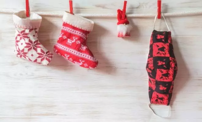 墙上的袜子：圣诞装饰创意