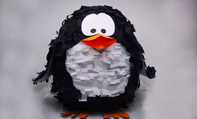 Make some penguins with recycled materials for your Christmas decoration