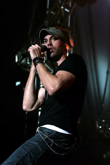 Enrique Iglesias 2010-يىللىق ياۋروپا MTV مۇكاپاتىغا ئېرىشتى