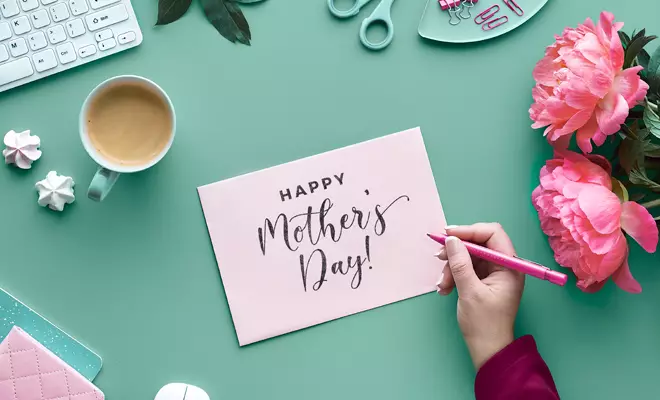 Pomysły na domowe prezenty na Dzień Matki dla obu matek
