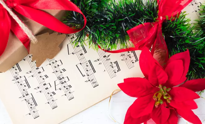イタリア語の6つのクリスマスキャロル：人気のある有名な歌詞