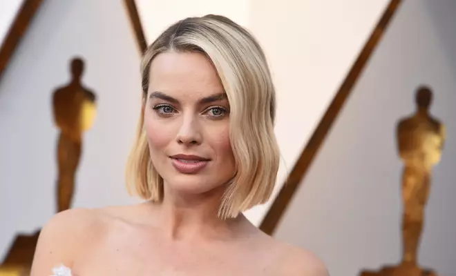 Hairstyles tal-Oscars 2018: Ikkopja l-Ħarsa ta’ Margot Robbie
