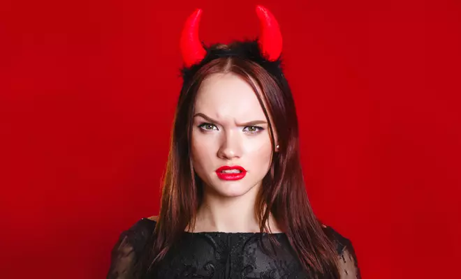 چگونه در هالووین لباس شیطان بپوشیم