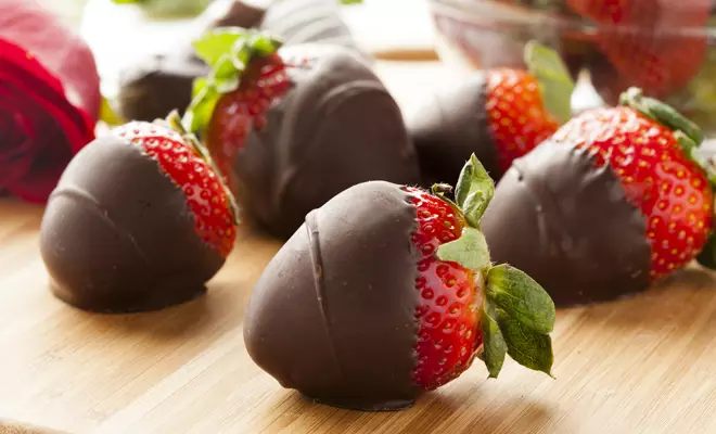 Chocolate Strawberry Recipe para sa Araw ng mga Puso