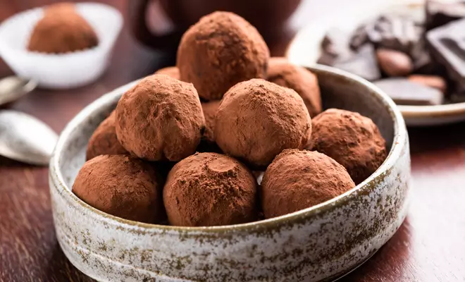 Resep truffle coklat kanggo 14 Februari