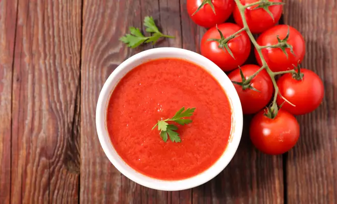 zuppa di pomodoro vegana