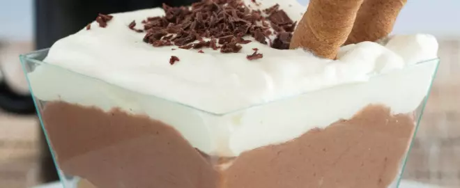 Chokoleti cream na mtindi wa Kigiriki