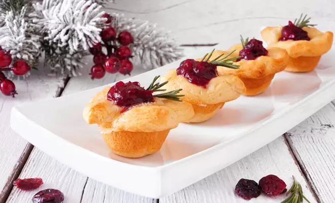Вегетаріанський рецепт на Різдво: листкове тісто з сиром і варенням