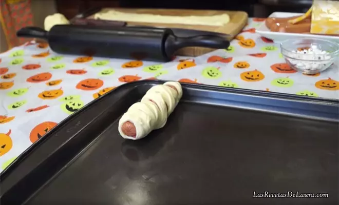 Eenvoudige Halloween-resepte: hoe om skrikwekkende mummies te maak Stap 7