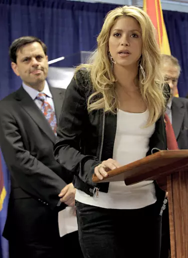 Shakira er ein af frægunum sem fordæma nýju lögin í Arizona gegn ólöglegum innflytjendum