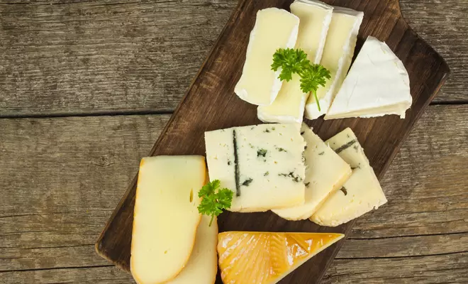 Како сачувати сир (у зависности од врсте) а да га лако не покварите