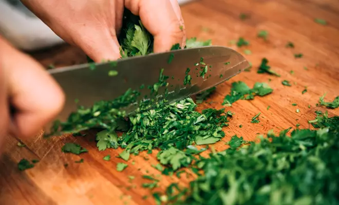Chopping parsley: the best way to preserve it