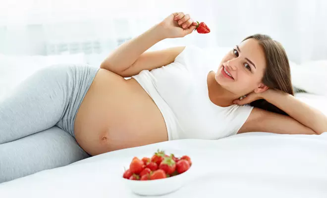 De voordelen van het eten van aardbeien tijdens de zwangerschap