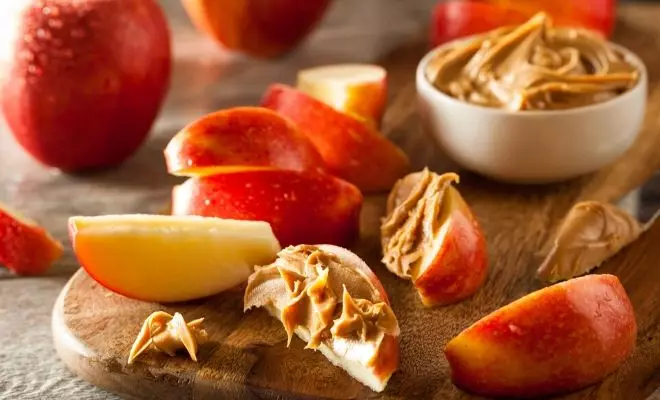 Peanut butter and fruit breakfast recipe
