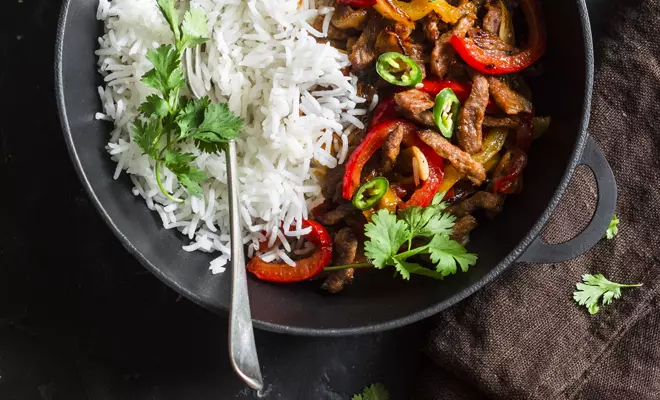4 receta wok me oriz që do t'ju habisin: janë të shijshme!