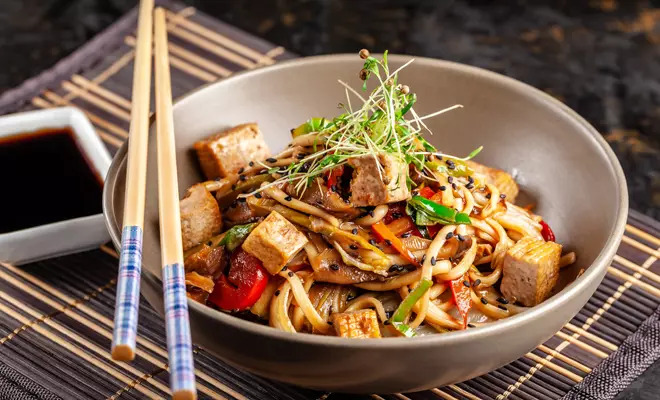 Tofu noodle wok recept