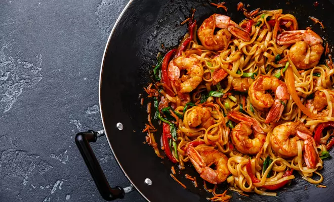 4 skanūs, skanūs ir greiti wok receptai su jūros gėrybėmis