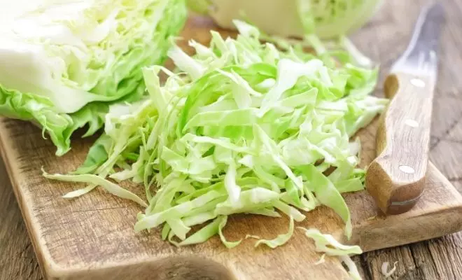 Sa unsa nga paagi sa pagpreserbar sa cabbage? Sa refrigerator? O sa freezer?