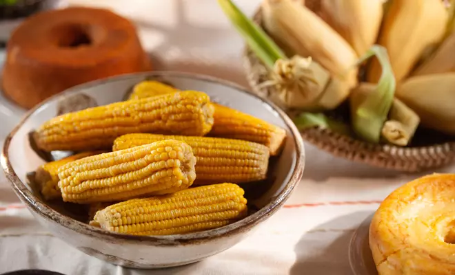 Trucos esenciais para conservar o millo moito máis tempo