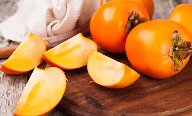 Hvordan vite om en persimmon er moden: 4 triks som vil få deg ut av tvil