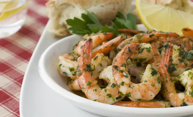 Recipes for starters and appetizers for Christmas: prawns