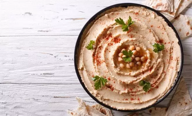 Recipes for starters and appetizers for Christmas: hummus