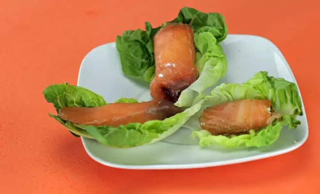 Recipes for starters and appetizers for Christmas: salmon rolls