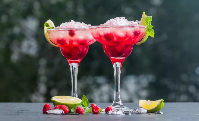 Indlela Yokwenza Uphudingi KaKhisimusi: I-Raspberry Margarita Cocktail